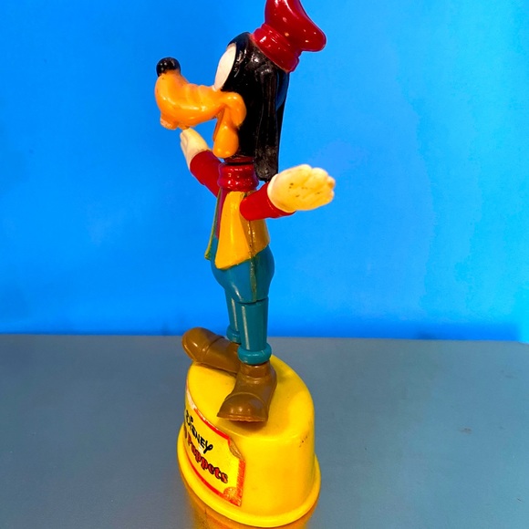 Disney | Toys | Walt Disney Vtg 977 Goofy Push Up Puppet Toy Waalt ...
